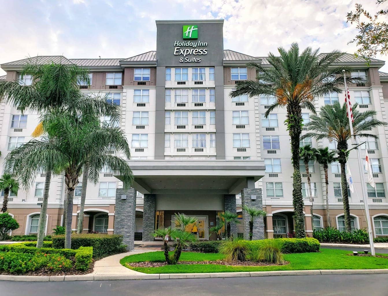 Holiday Inn Express & Suites in Kissimmee, FL - 10 Minutes From Disney