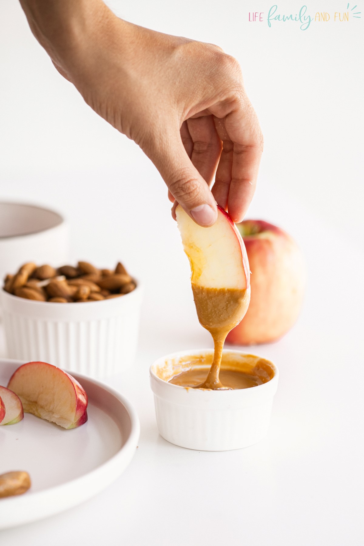Apple Slices with Peanut Butter Dip - Easy And Healthy Snacks