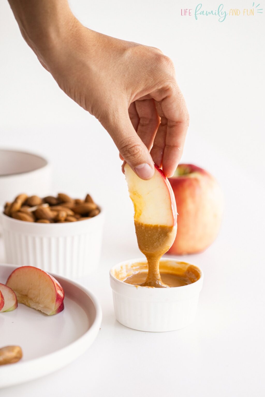 Apple Slices with Peanut Butter Dip - Easy And Healthy Snacks