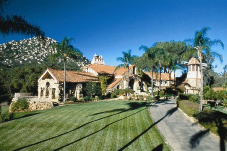 11 Amazing Castles in California