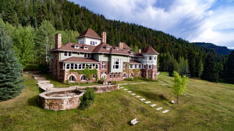 11 Incredible Castles in Colorado